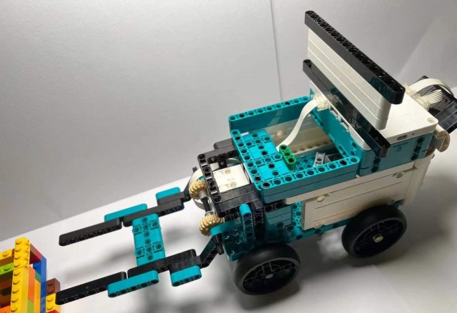 Play LEGO Robotics – Common Steps of Designing Your Own Model – The ...