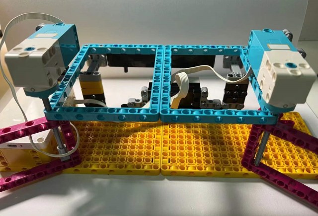 LEGO Spike Prime – Design an automatic door – The Coding Fun